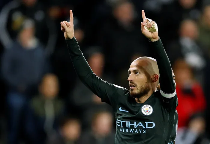 New Premier League win record for Man City, Leicester march on