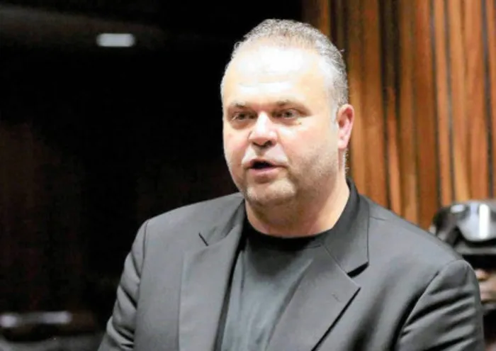 Witness’s relationship with cops queried
