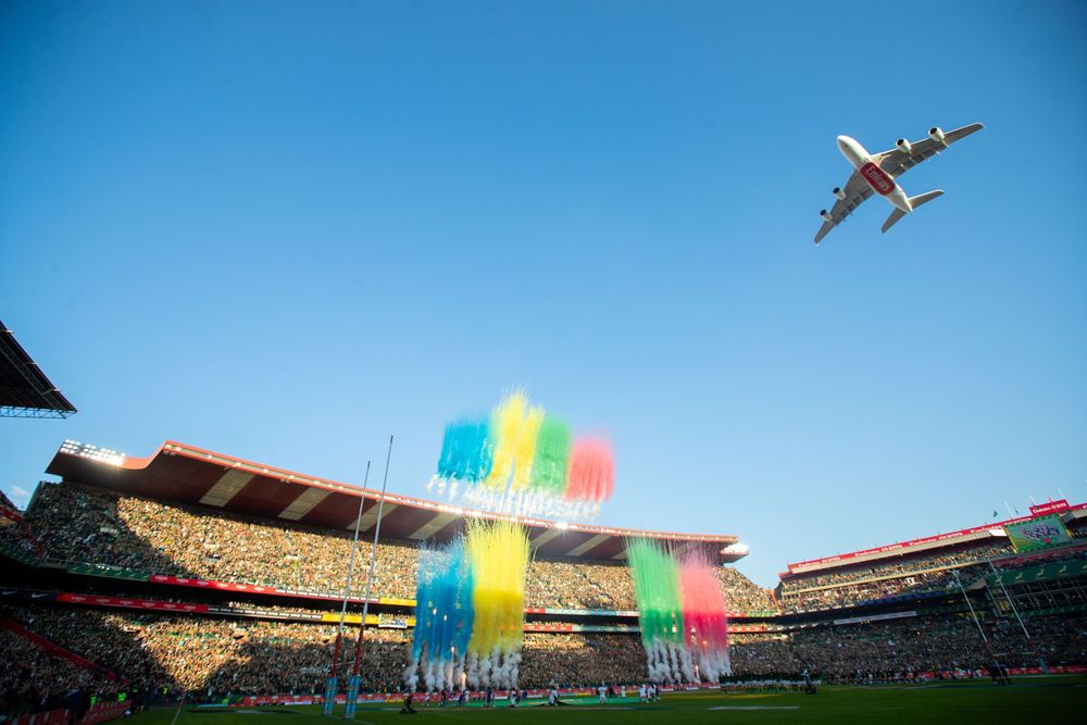 Emirates celebrates return of its second daily service on the Dubai ...