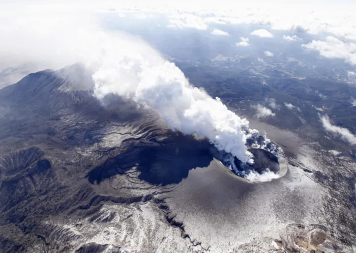 Volcano erupts in Japan