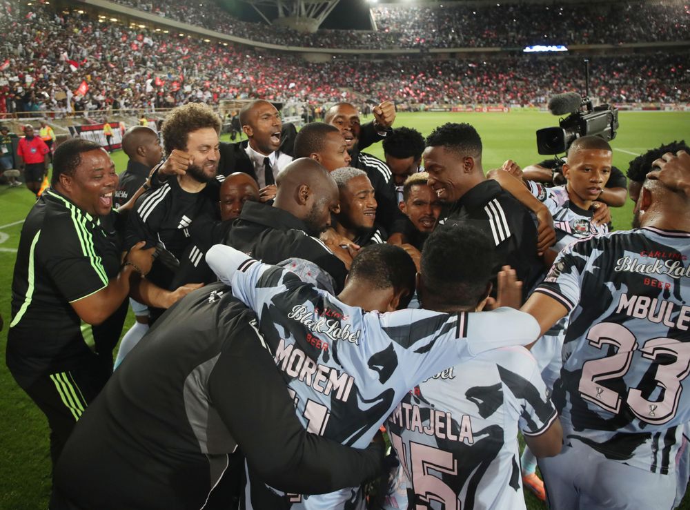 Indebe yeCarling iyisipho sabalandeli sikaKhisimusi: Ouaddou