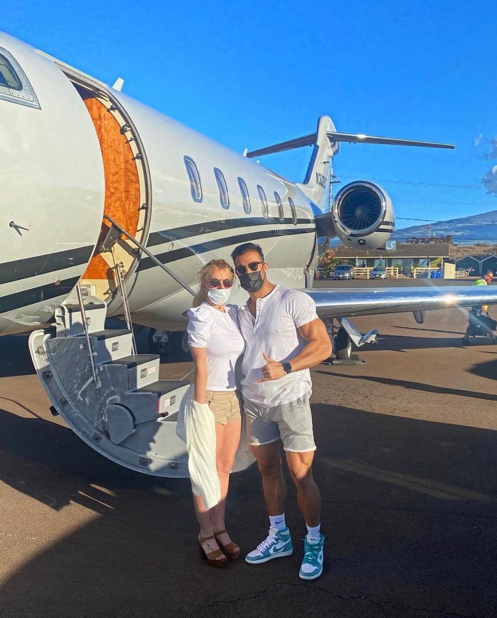 LOOK: Britney Spears jets out to Hawaii for birthday getaway with Sam ...
