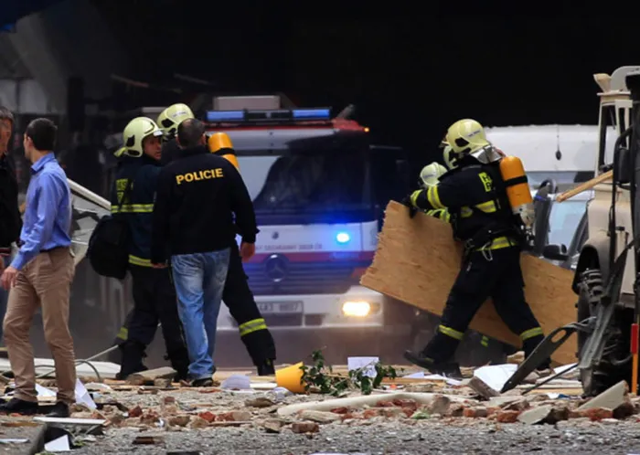 Explosion shakes central Prague