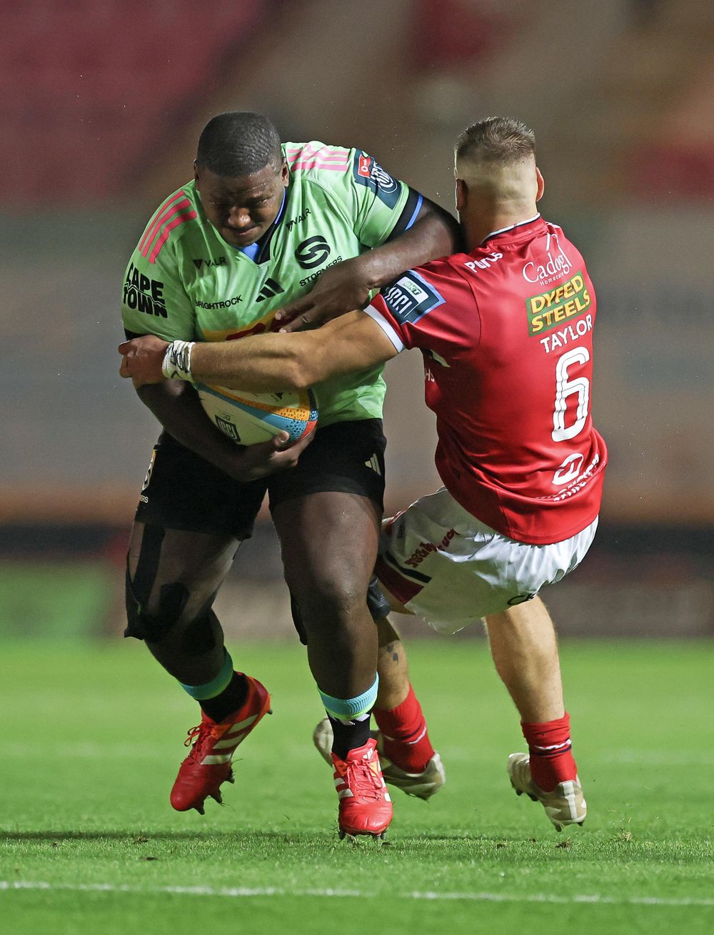 Deon Fourie in tears after serious injury overshadows Stormers victory ...