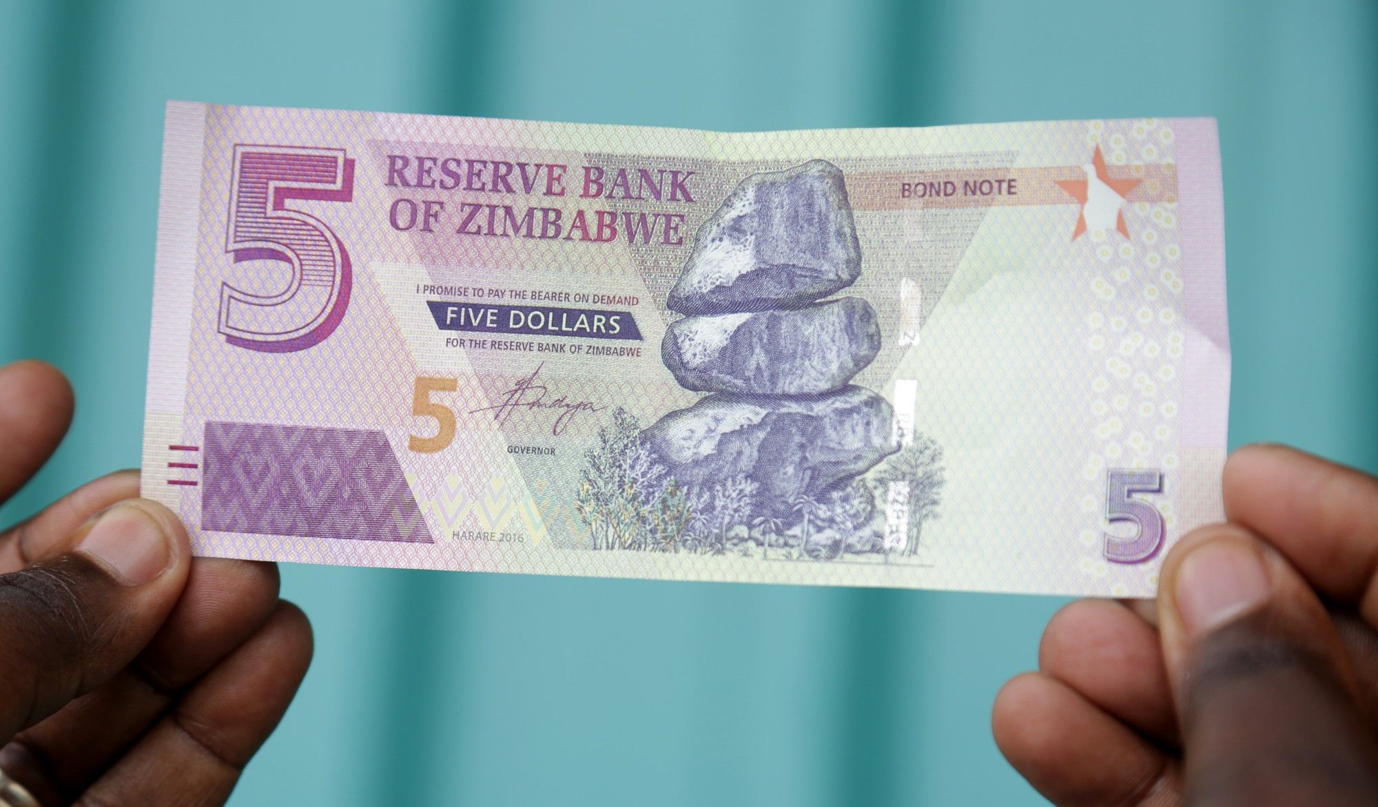 Zimbabwe prints bond notes worth R4 billion