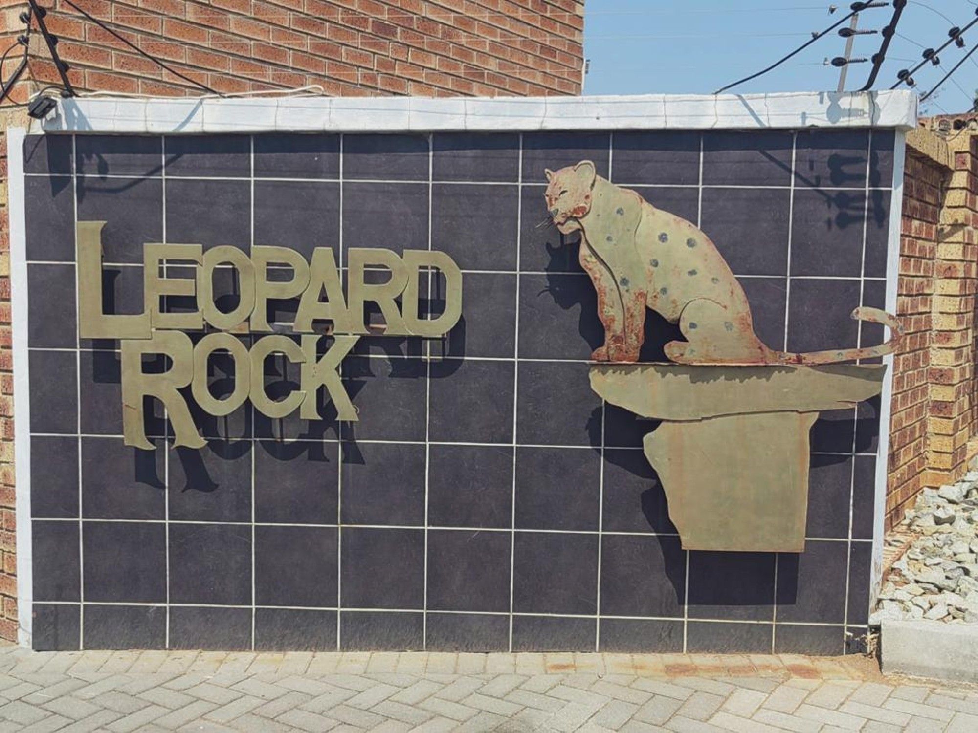 Lights still off a week later at Midrand complex which owes City Power ...