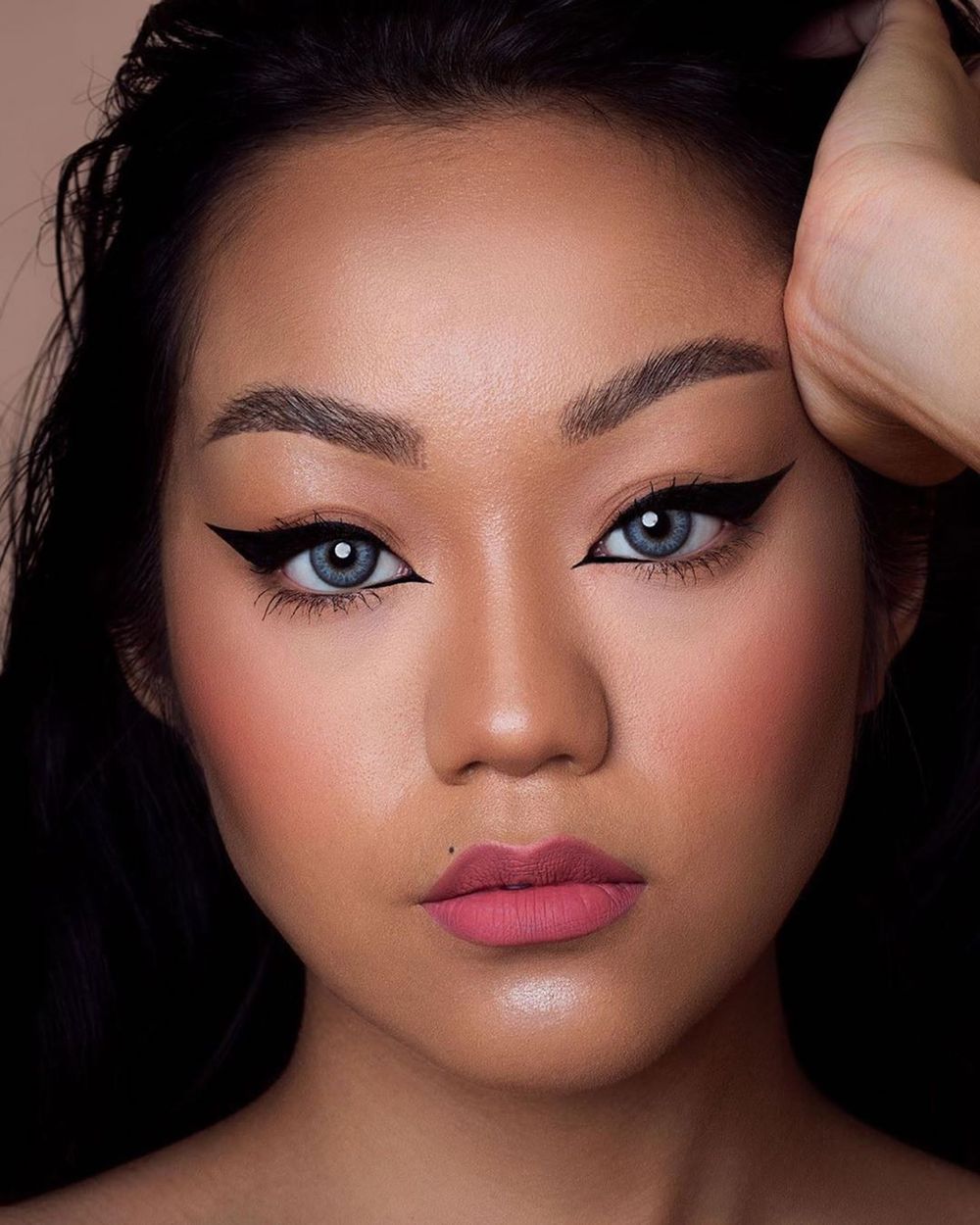 WATCH: How to create the perfect cat-eye