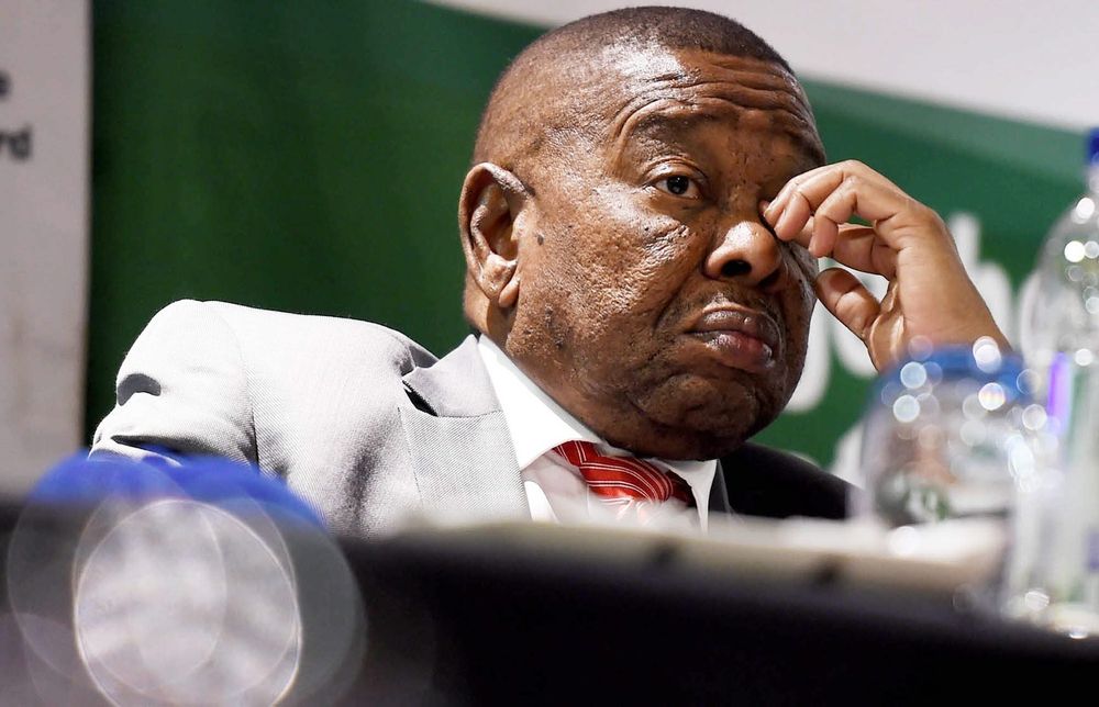 Bakhomba ngenjumbane umnyango kaNzimande ngezinkinga emanyuvesi