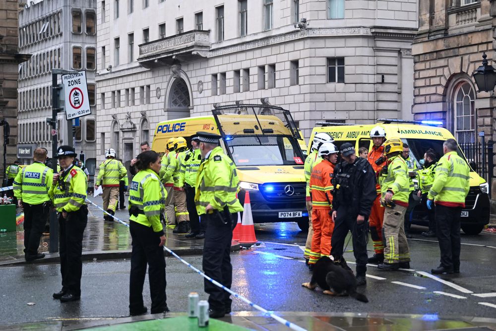 Chaos at Liverpool's Premier League parade: 27 injured in car ramming ...