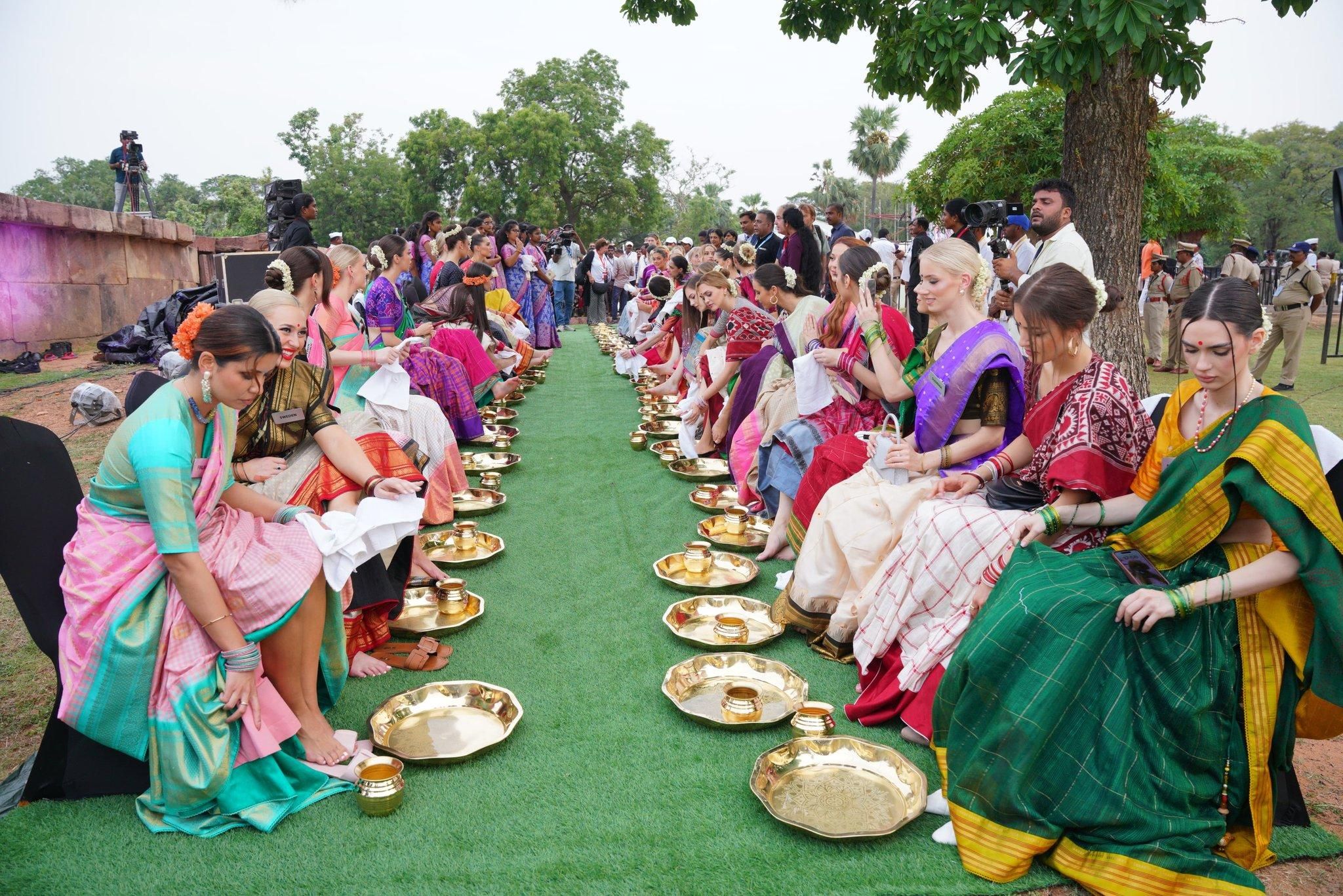 WATCH: Video of Indian women helping Miss World 2025 contestants wash ...