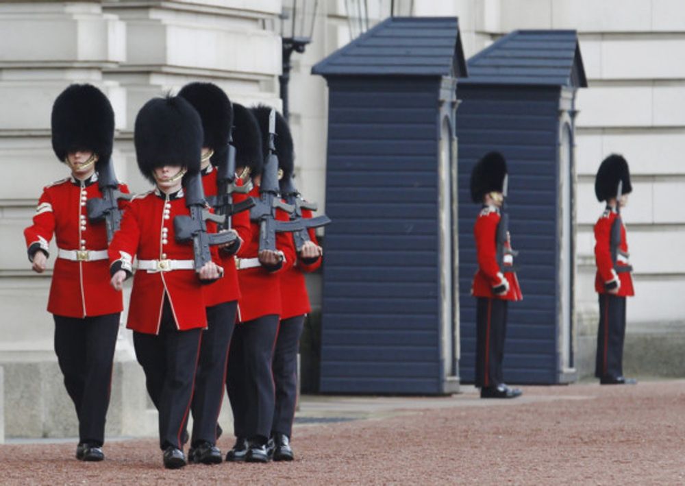 Jail for Buckingham Palace knife man