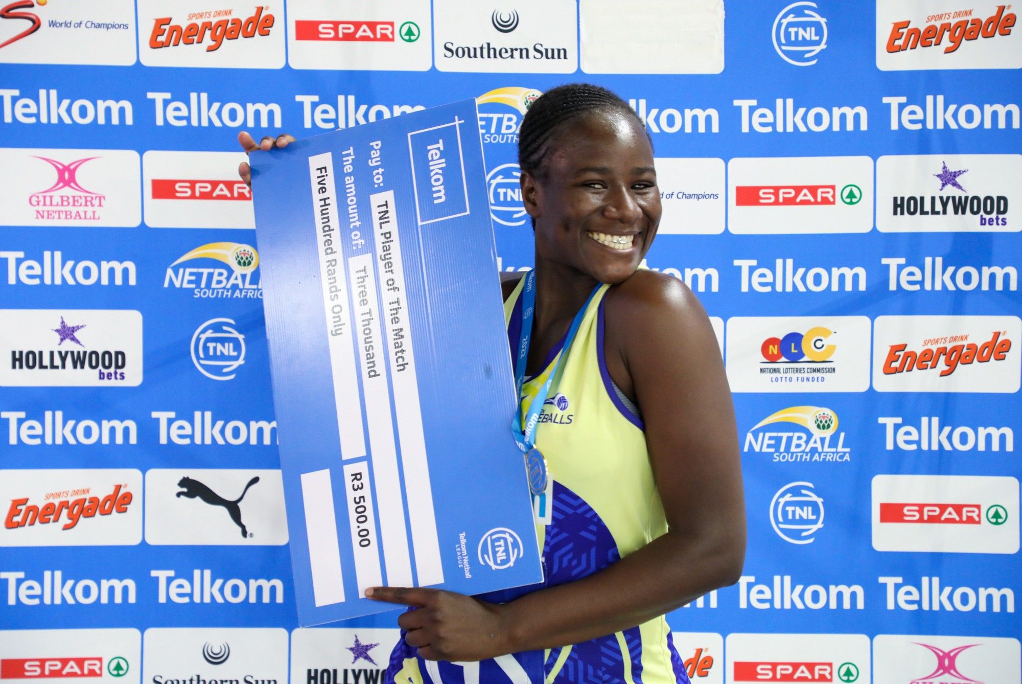 Uyaqhakaza kwinetball owakhihla isililo eyekiswa ibhola lezinyawo