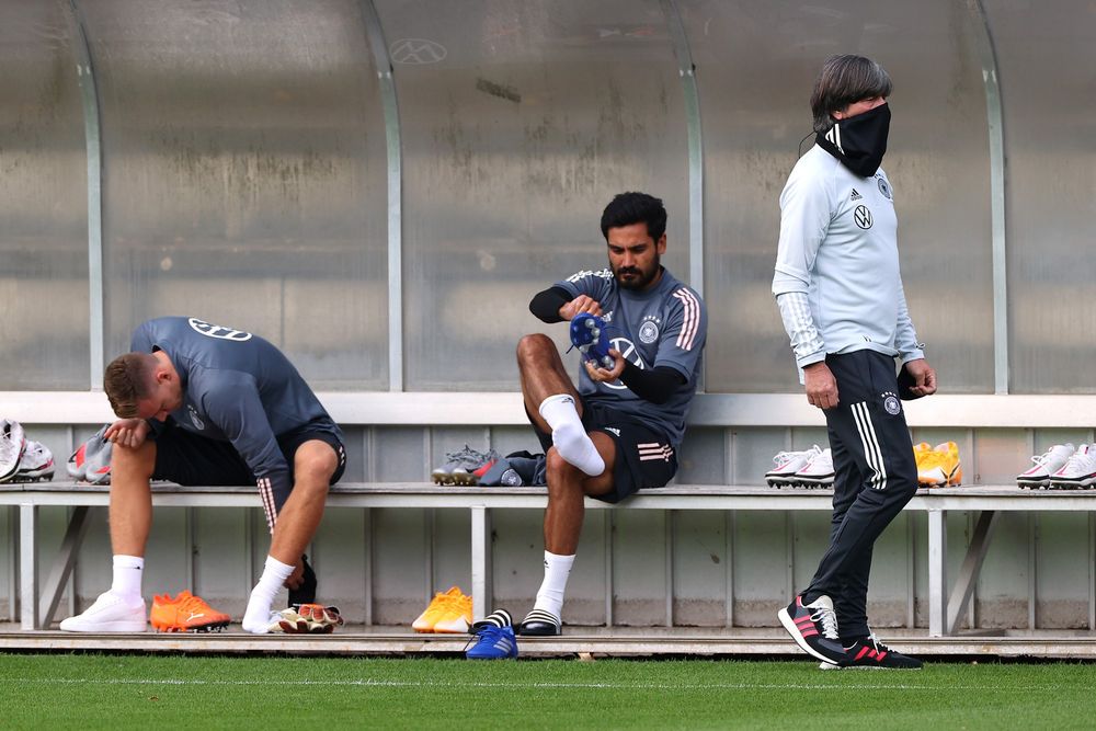 Manchester City's Gundogan sets 100 points target