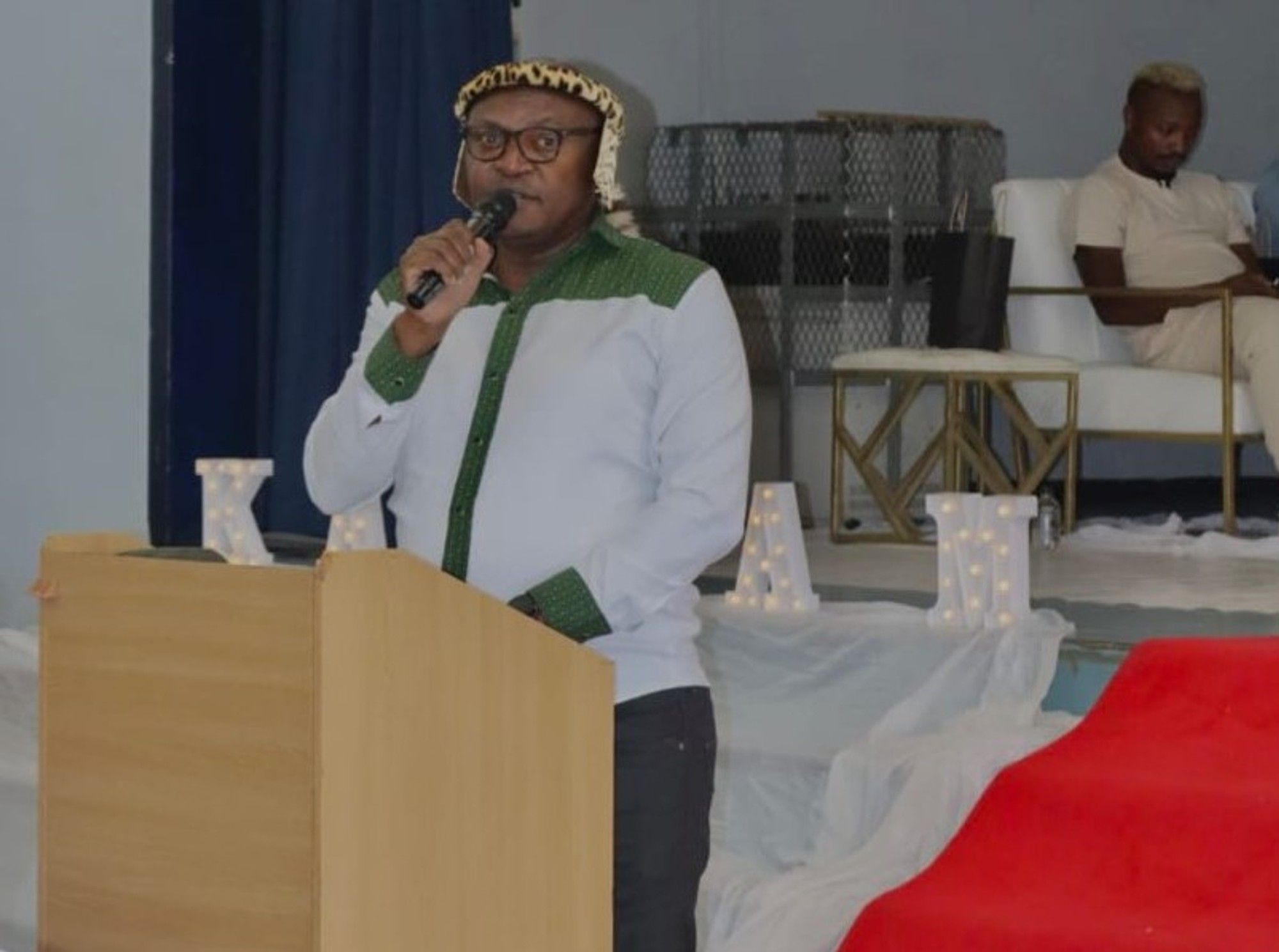 Uhlose ukufukula amaciko ngokuwakhela istudiyo