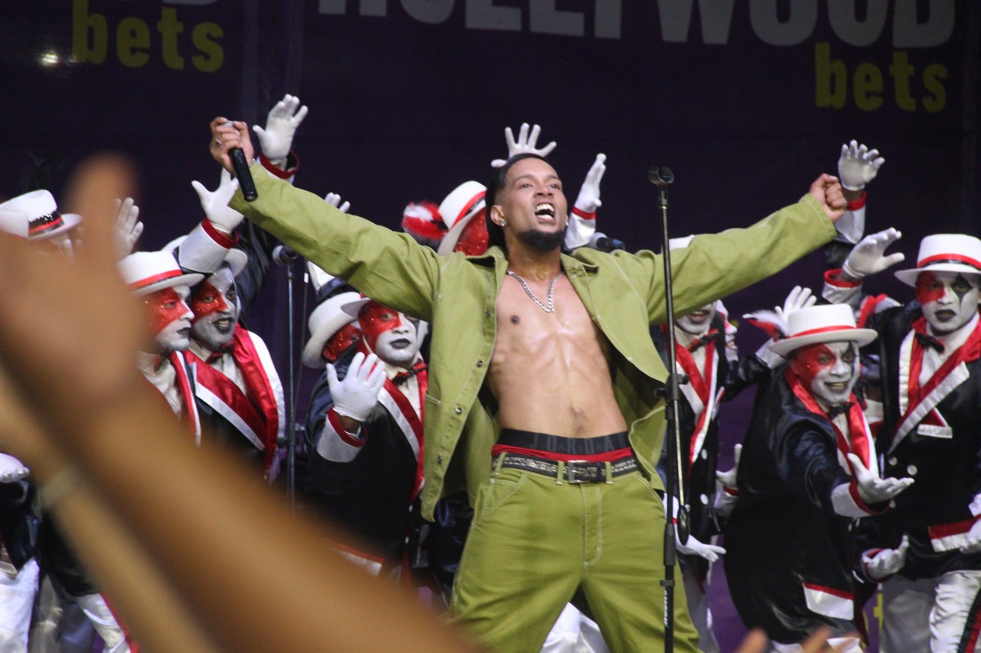 Ricky front in line with Moppie King crown