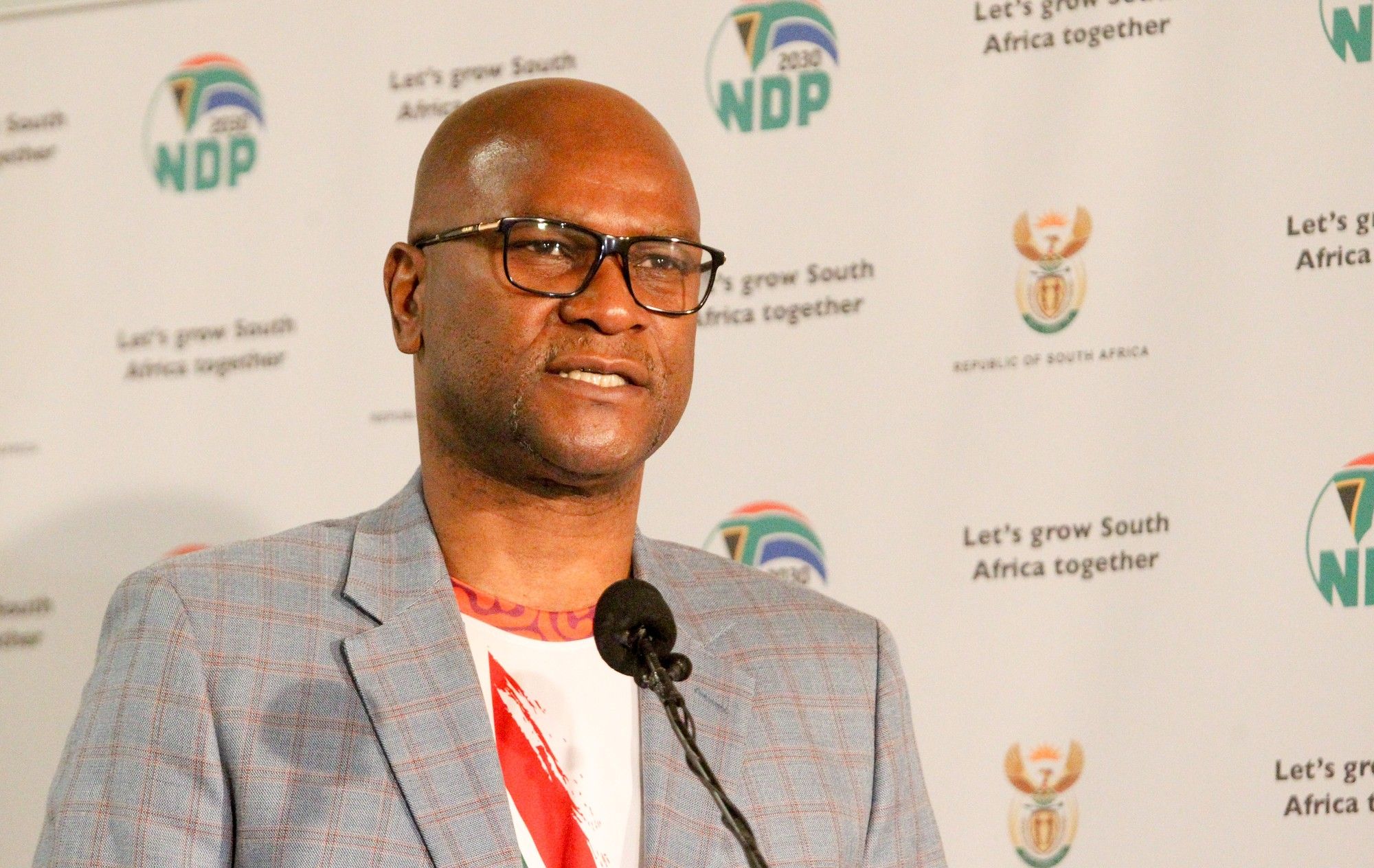 Cosatu describes R22m flag project as embarrassing, ludicrous