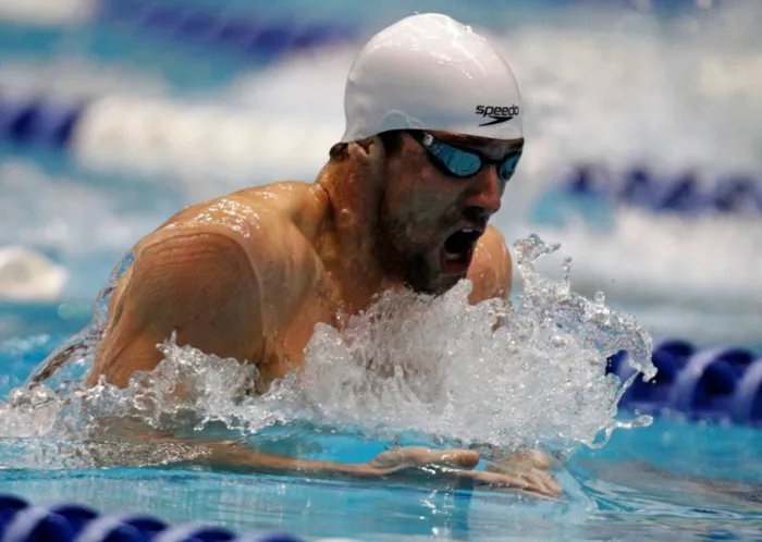 Phelps storms to medley victory