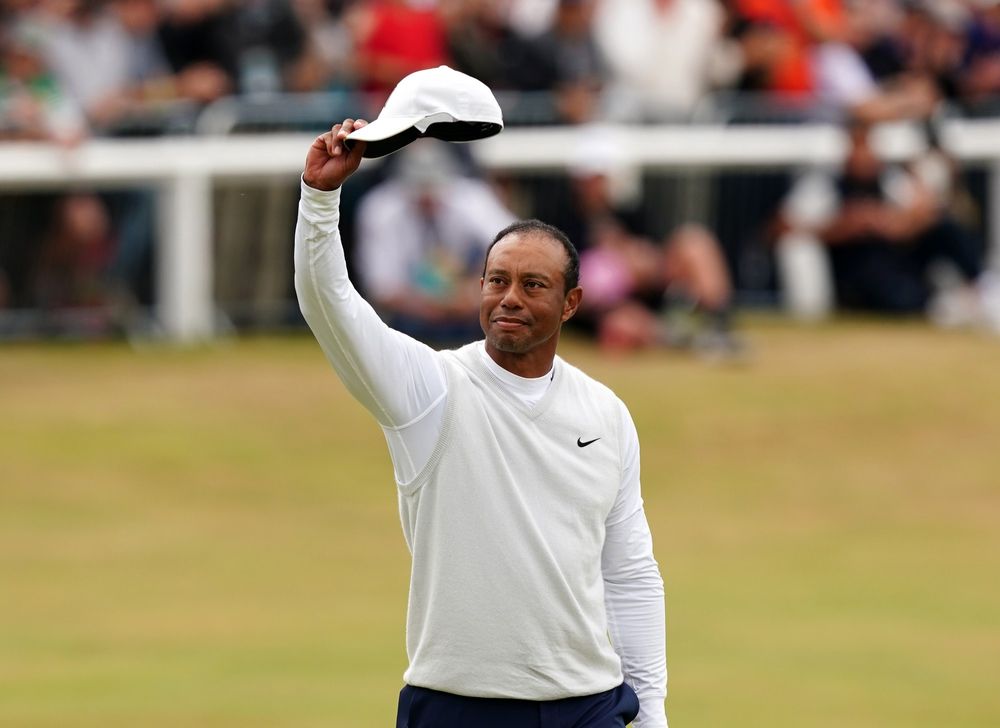 Tiger Woods hits new ranking low but excites fans at par-3 course