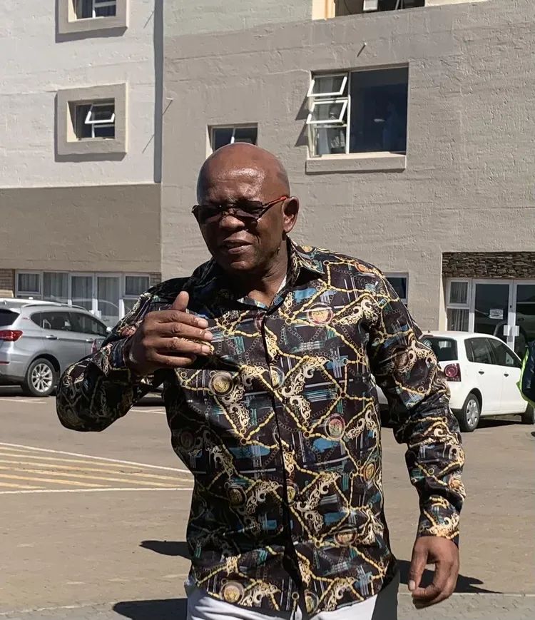 UNqatha utyityimbisele umnwe oonoteksi abazilawulayo!