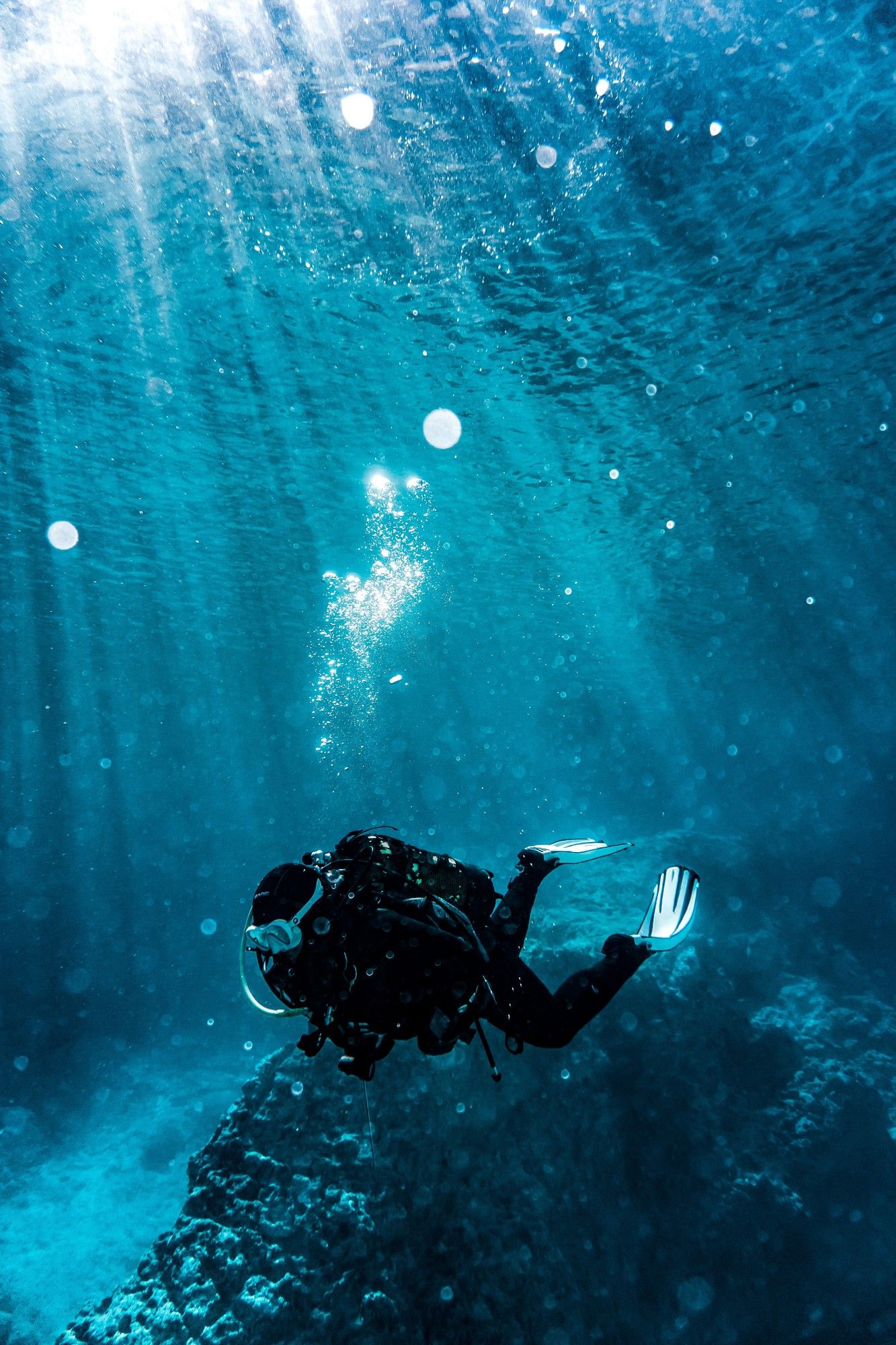 4 of the world’s most amazing cave dive sites that you can explore