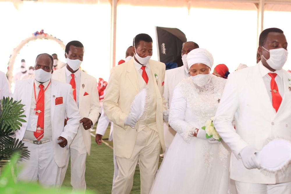 ‘I do, I do’: 400 couples tie the knot at IPHC Jerusalem’s Easter mass ...