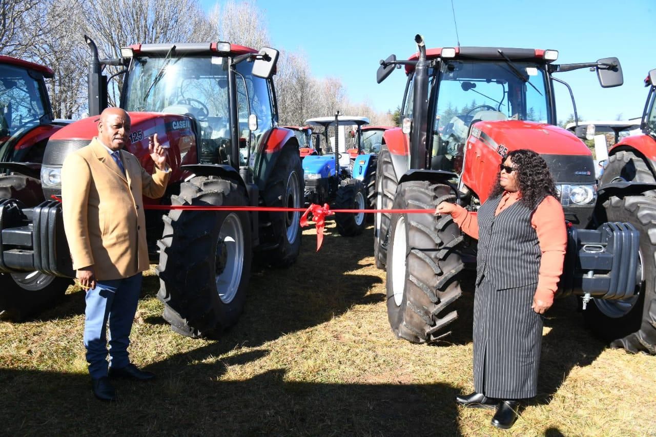 Premier hands over tractors to KwaZulu-Natal farmers