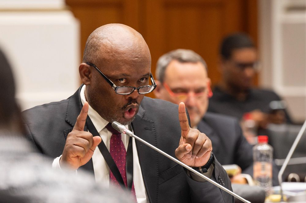 In testimony before the Madlanga Commission, Khumalo links Sibiya to ...