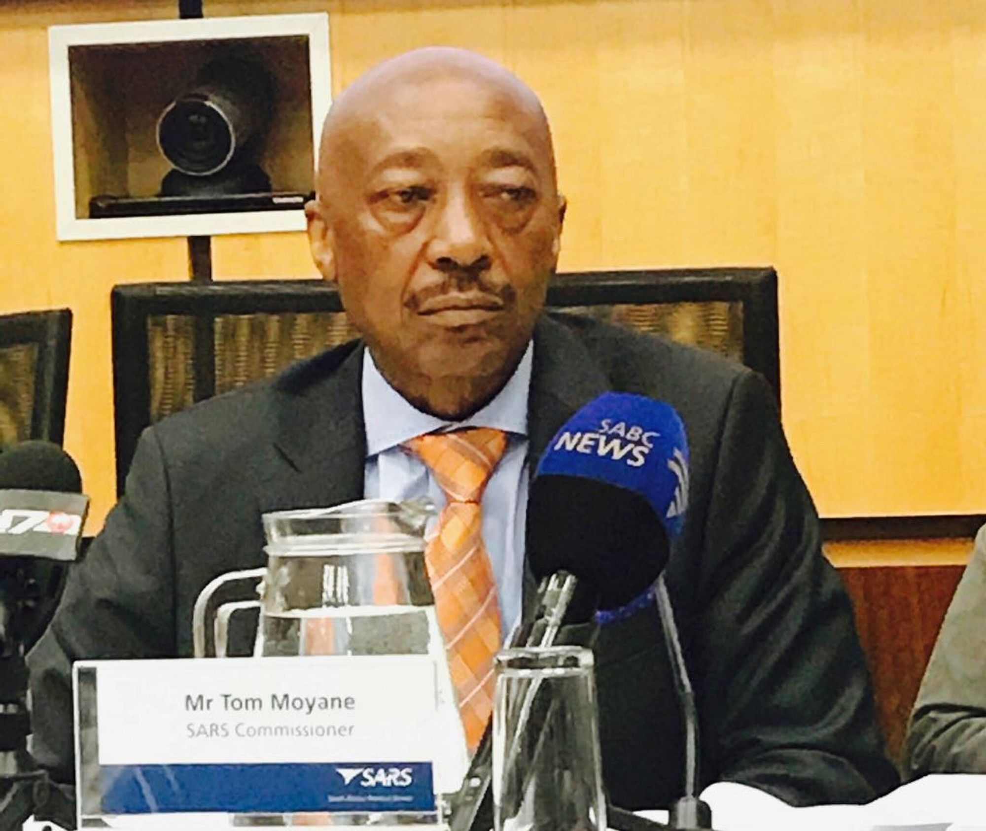 Sars boss slated for 'mishandling Makwakwa matter'