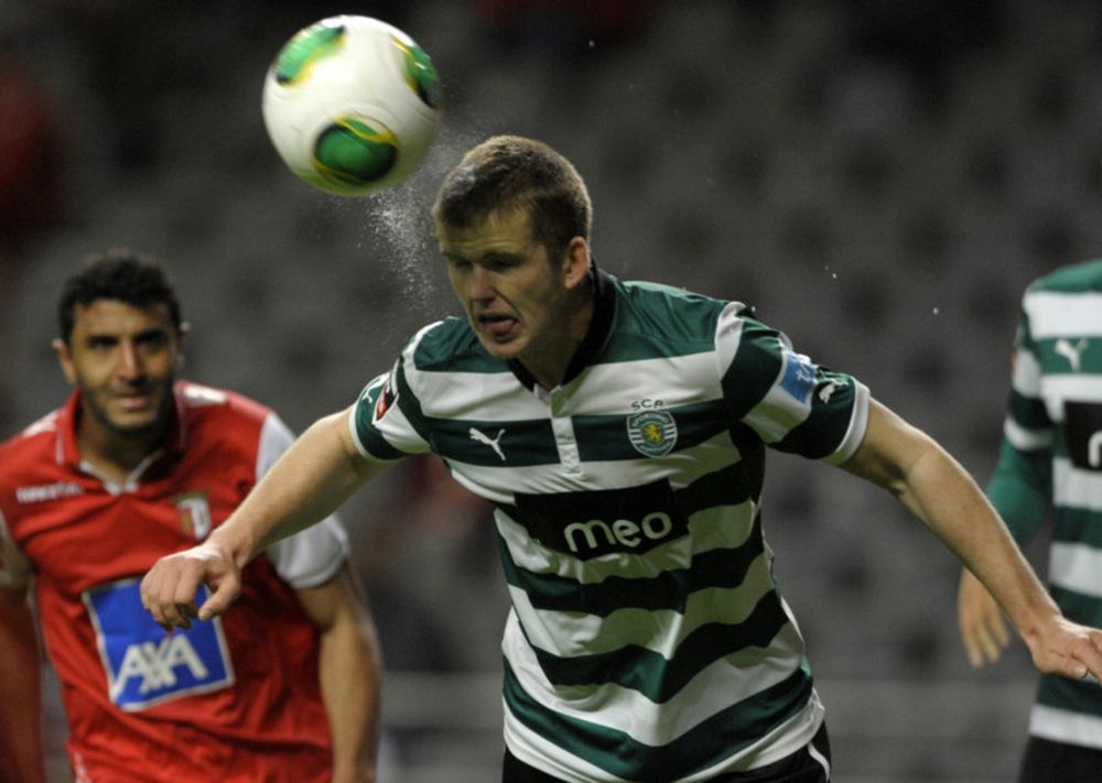 Spurs sign Sporting Lisbon defender
