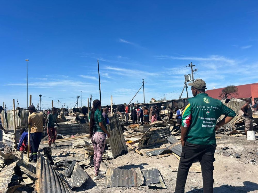 Khayelitsha blaze forces families to sleep in cars as they seek shelter