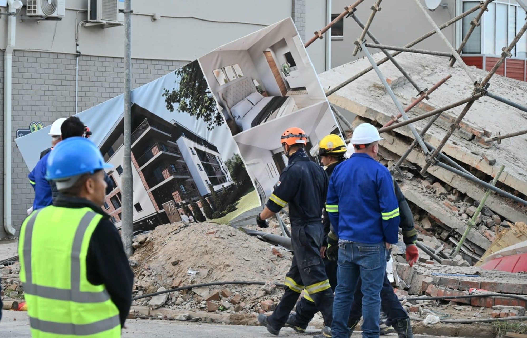 George building disaster kills 5, 25 saved