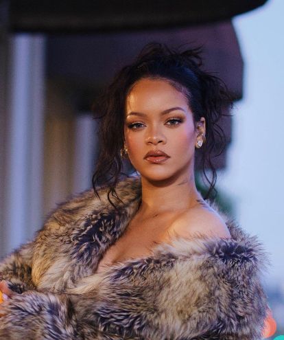 Rihanna's hilarious comeback to a meme about boyfriends loving 'bad' photos