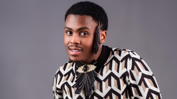 UMjolisi uzobungazwa edilini lomculo ngakubo