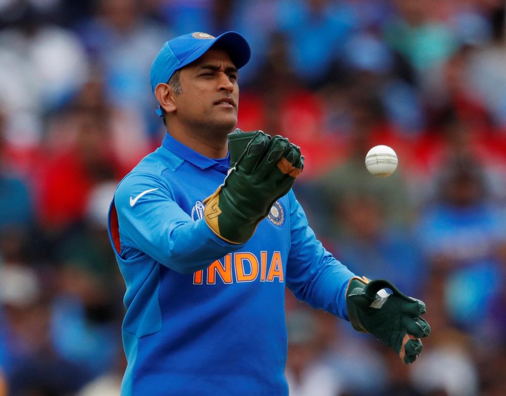 Dhoni starts, and ends, his career with run-outs