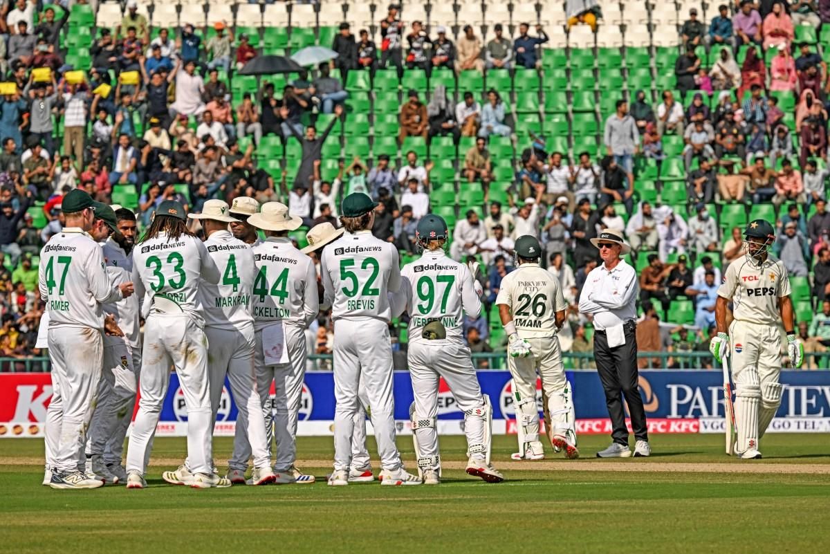 TEA: Proteas' Senuran Muthusamy' s double blow rocks Pakistan after ...