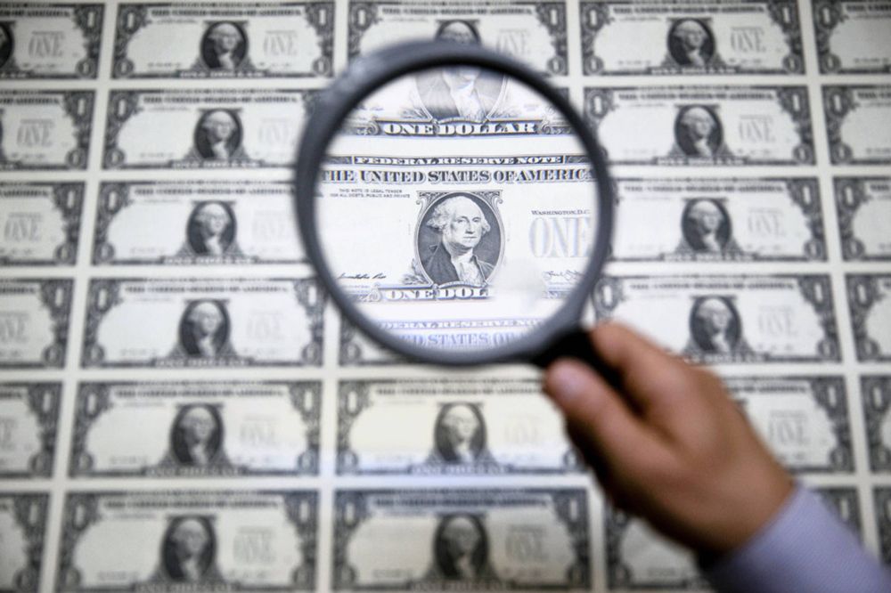 Dollar nurses losses, yen pares gains