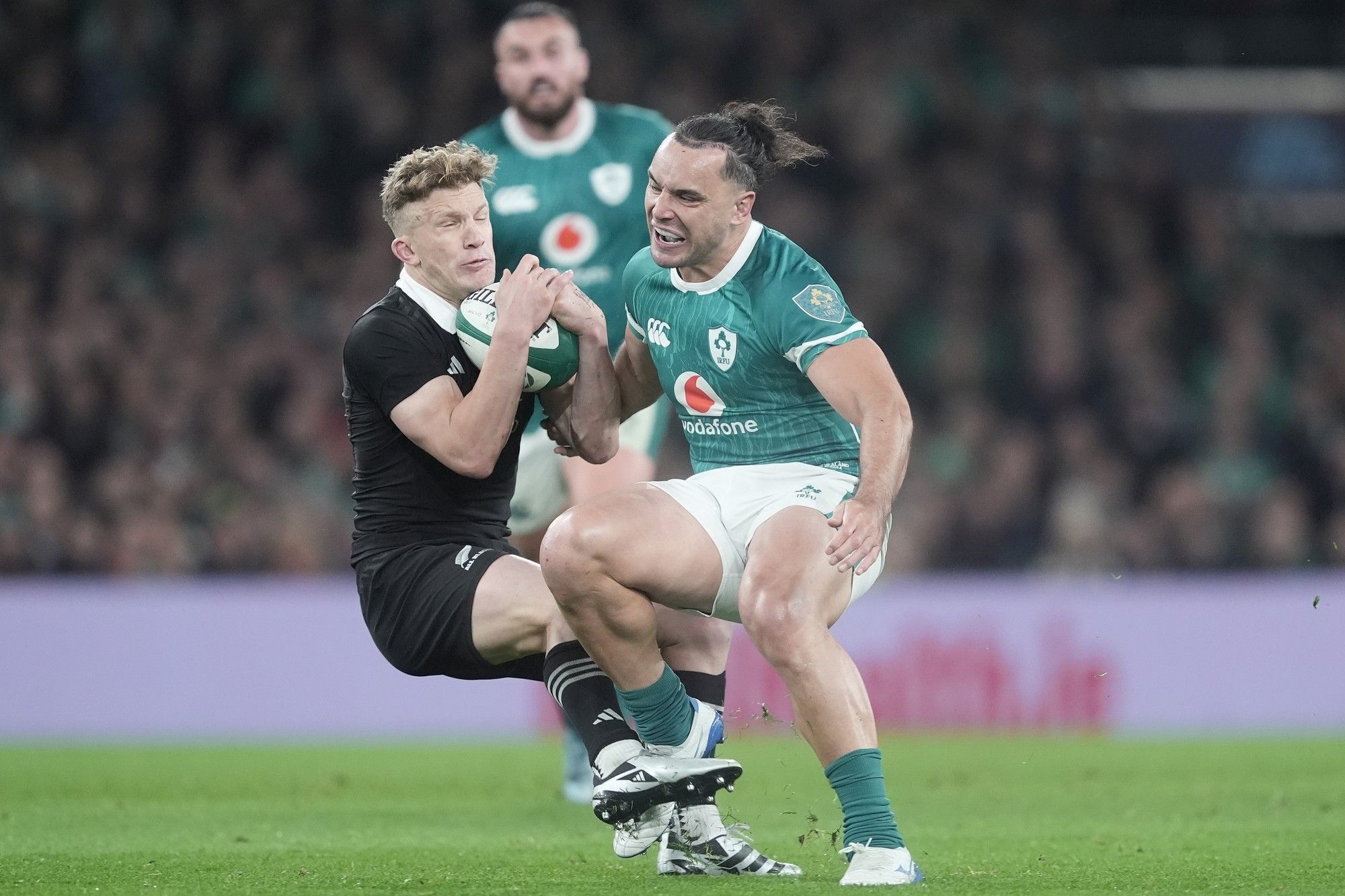 MAC ATTACK: Kiwi pivot McKenzie kicks 18 points as All Blacks klap Iere
