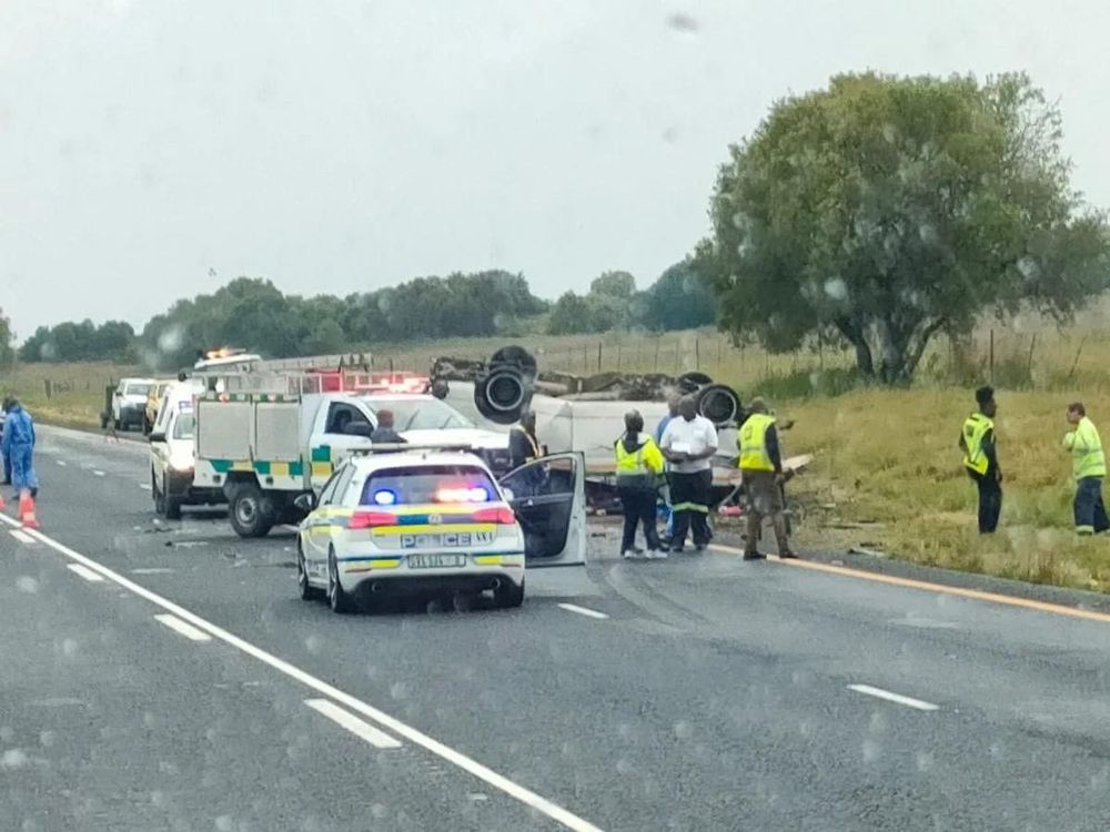 PICS: N1 truck and taxi crash leaves 13 people dead, including four kids