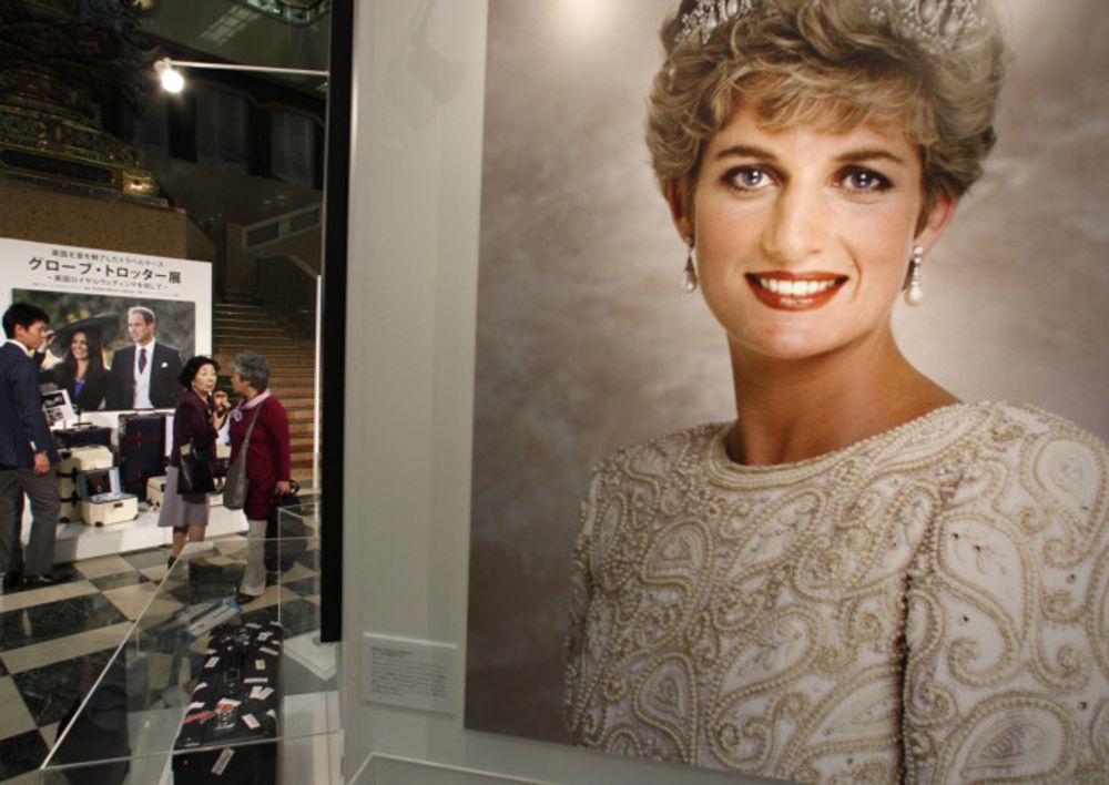 Wellwishers remember Diana