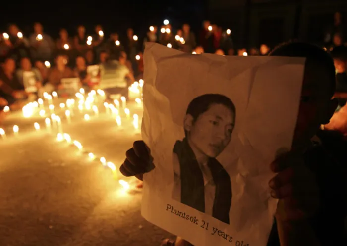 Tibetans set selves on fire