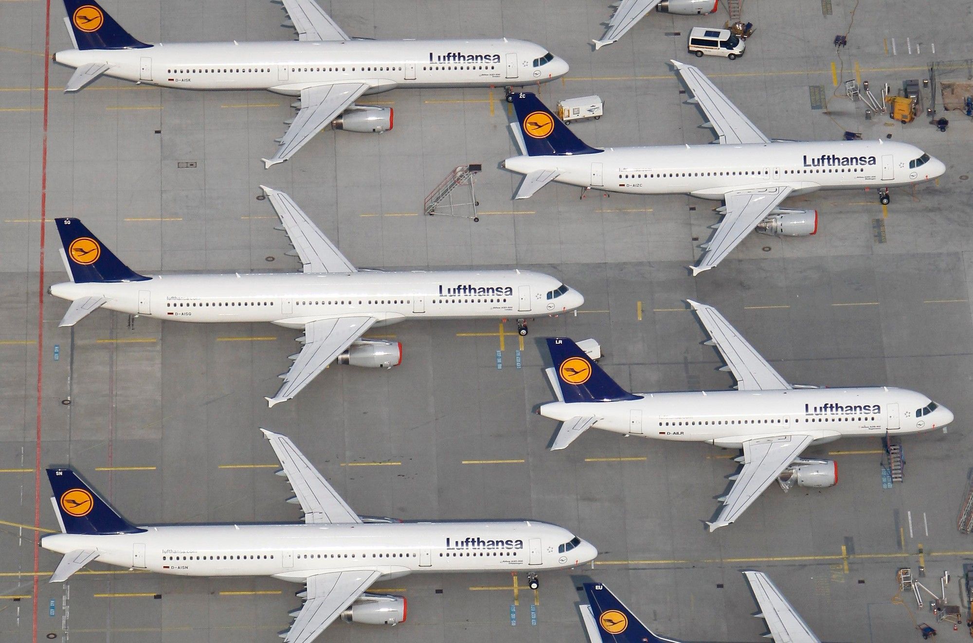 Lufthansa stops using Iran airspace, continues halt on Tehran flights