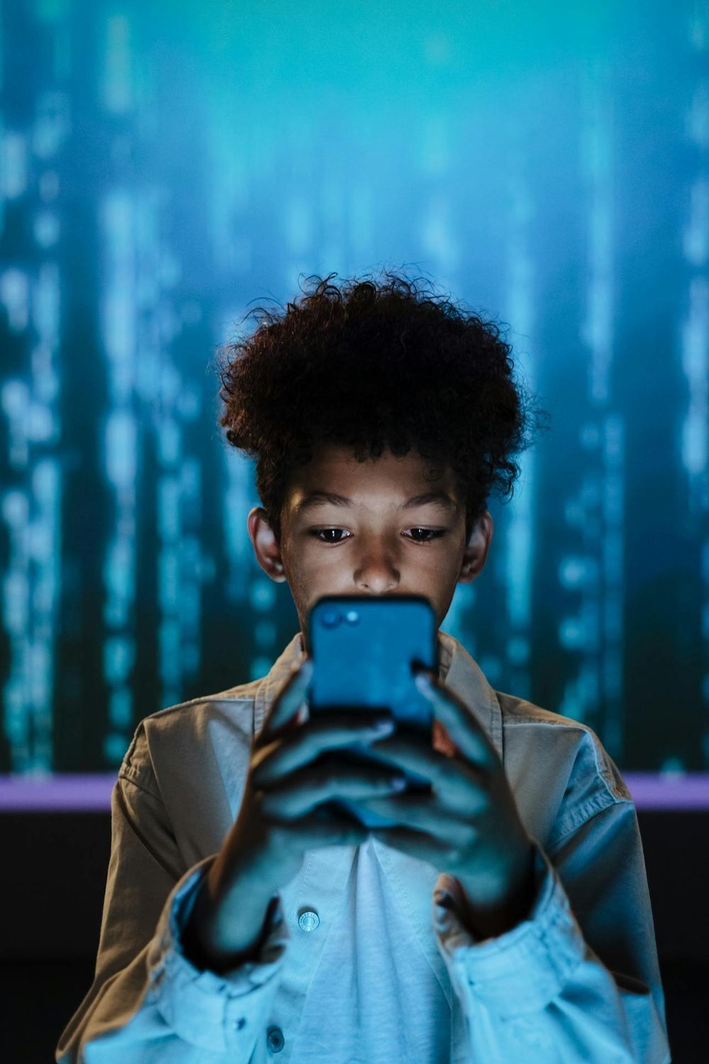 Experts warn of rising online risks for children during school holidays