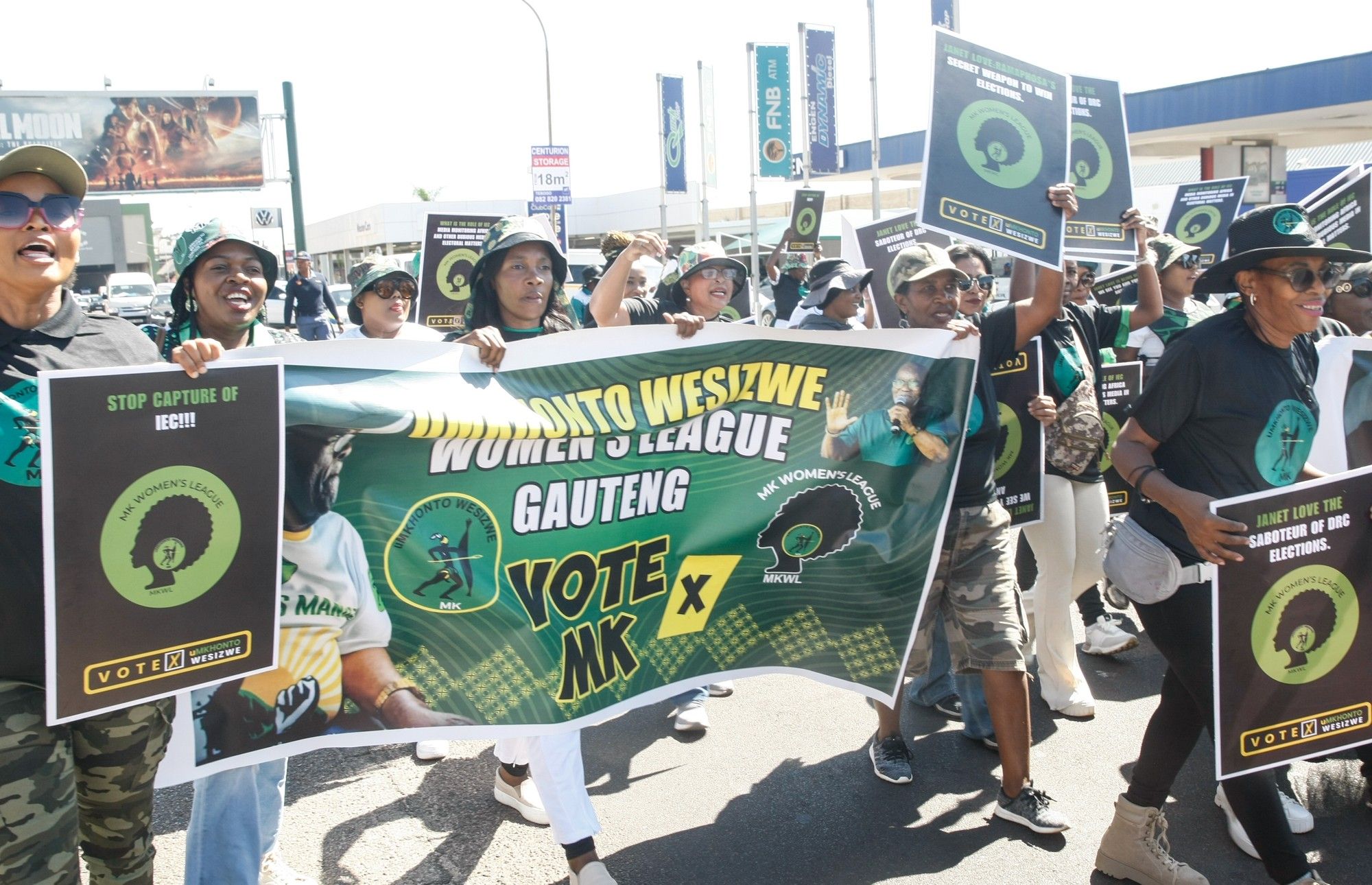 Thousands of MK Party members begin journey to Orlando Stadium