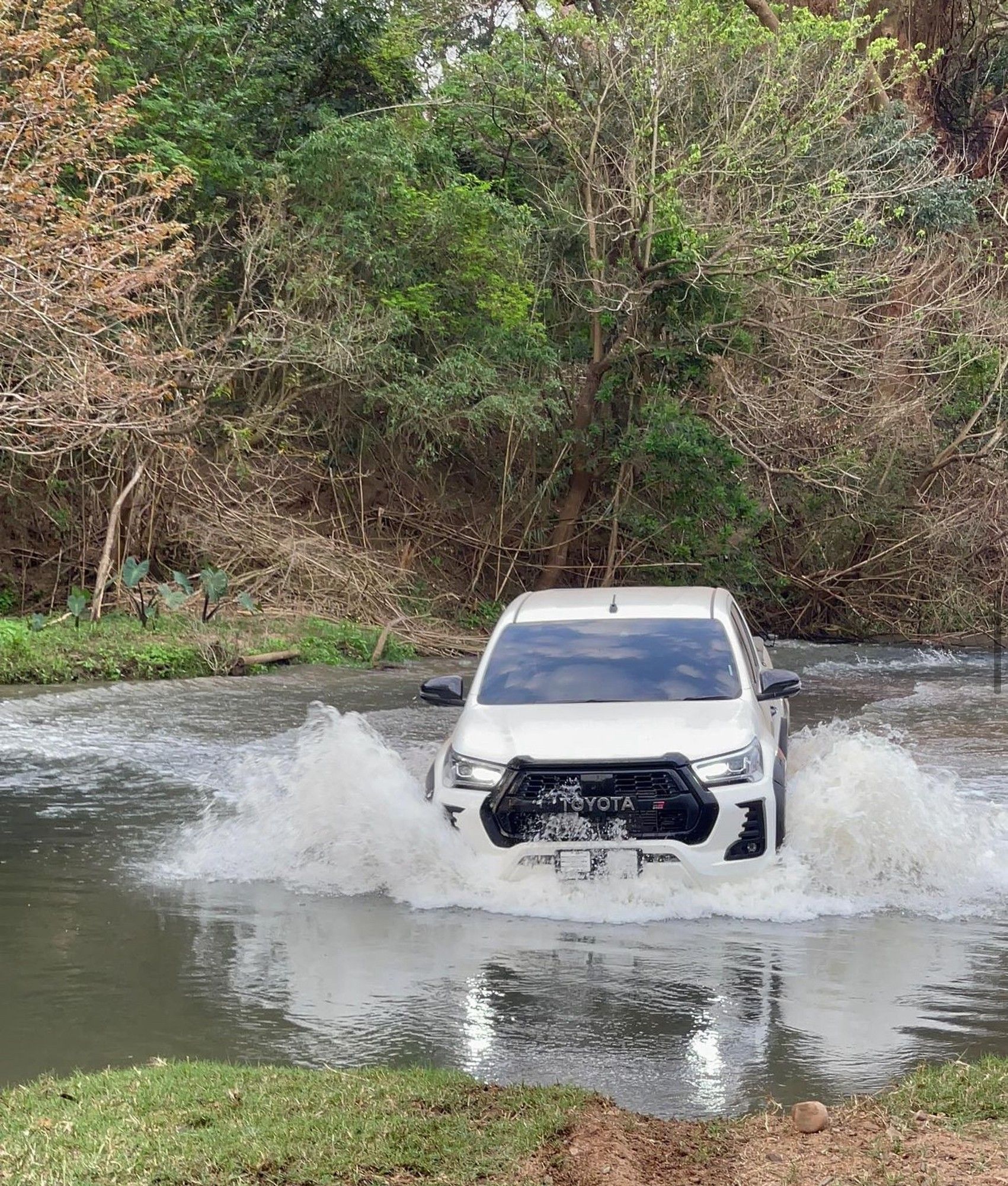Kuzodlalwa ama-4x4 kubhekwe umakhonya
