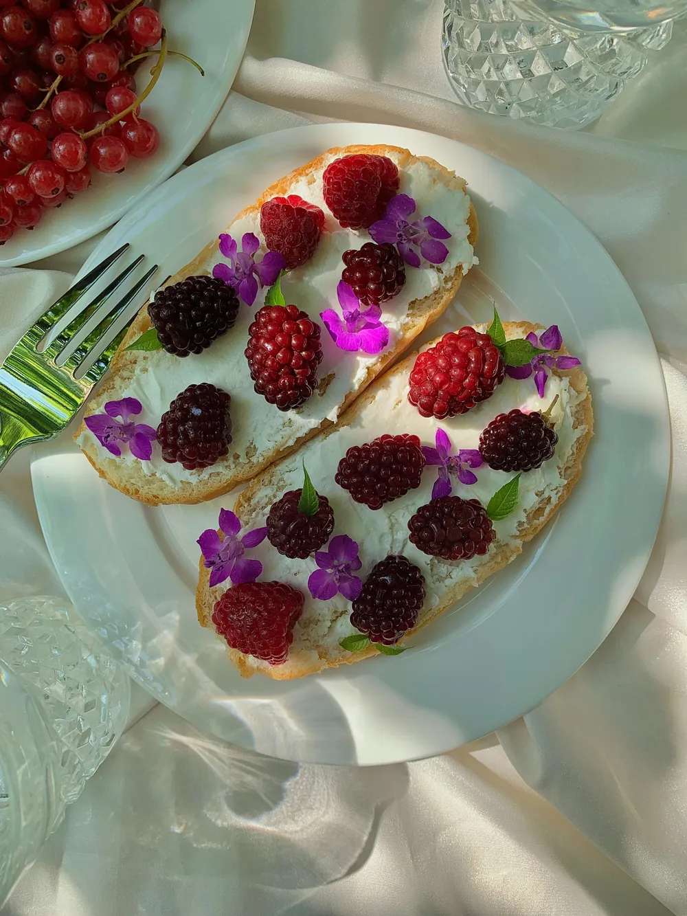 From the spoon effect to edible flowers, we take a look at some plating ...
