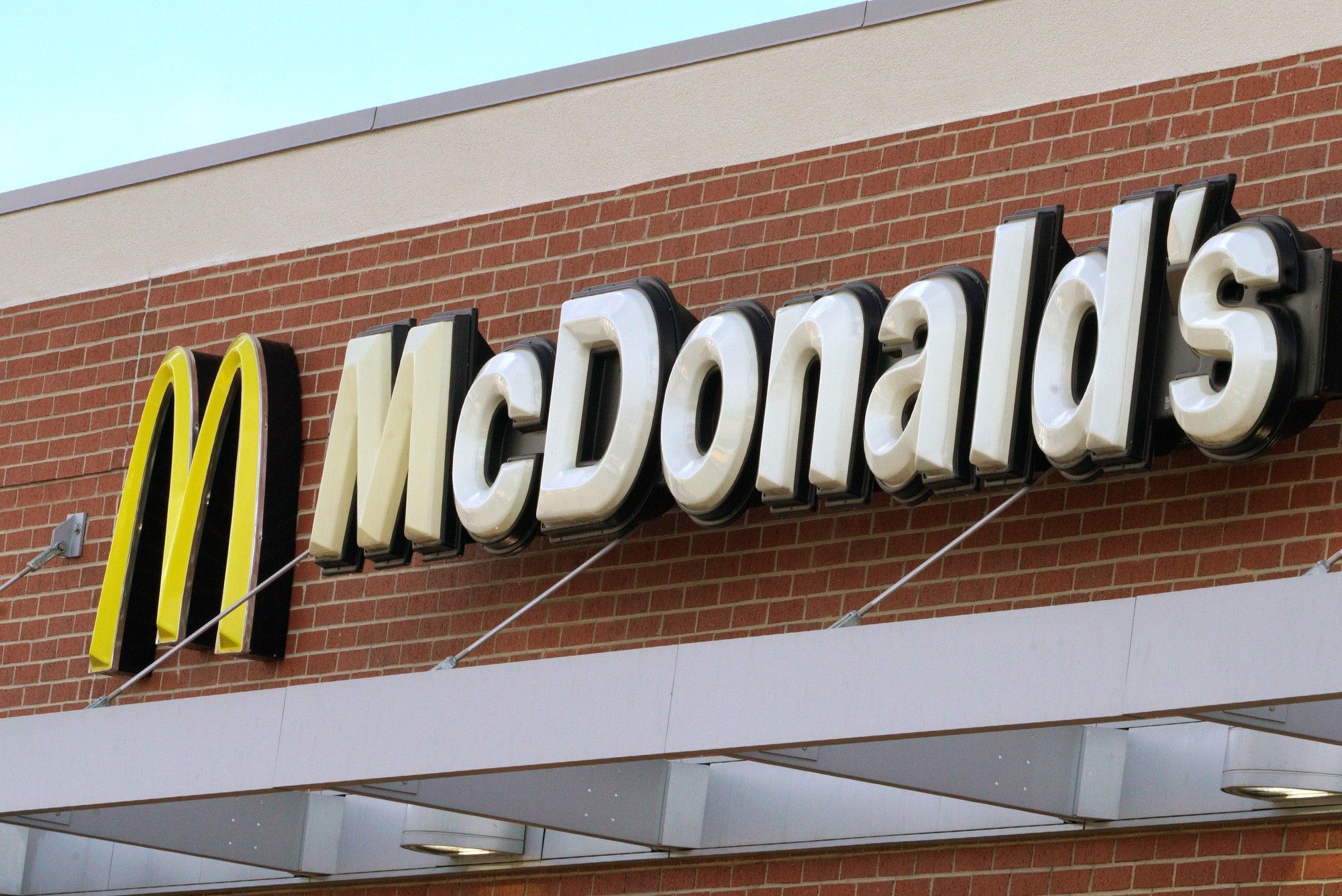 E-Coli outbreak linked to McDonald's Quarter Pounders leaves one dead and 10 hospitalised in US
