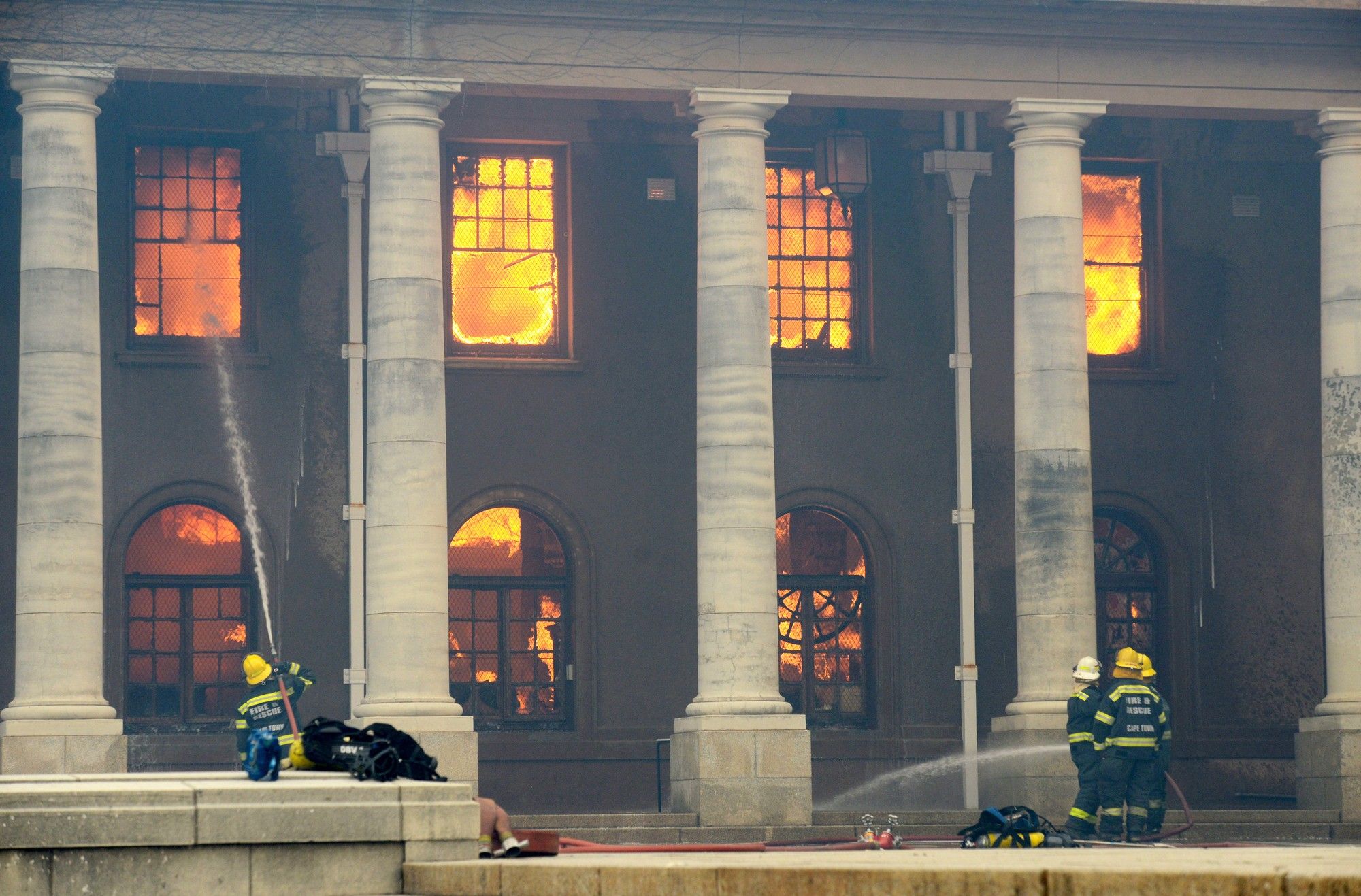 How the 2021 UCT fire ties into climate change, and extreme fire ...