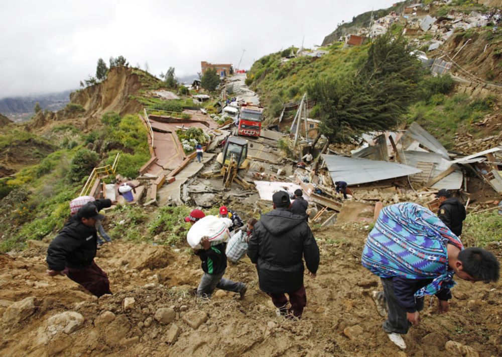 Hilltop collapses, 400 homes destroyed
