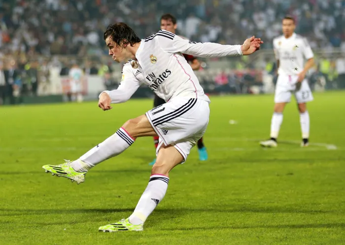 'Happy' Bale rules out Man United move