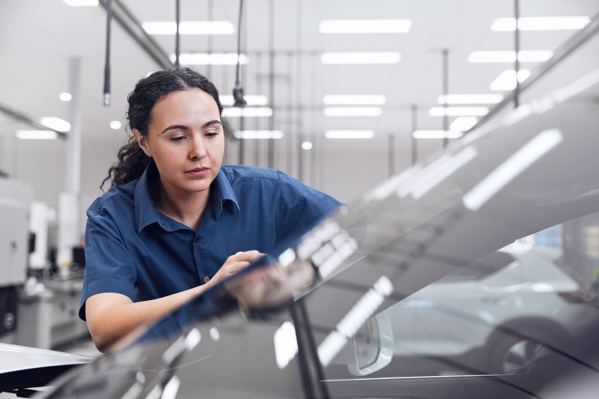 Windscreen cracked? Here’s how to know whether to repair or replace
